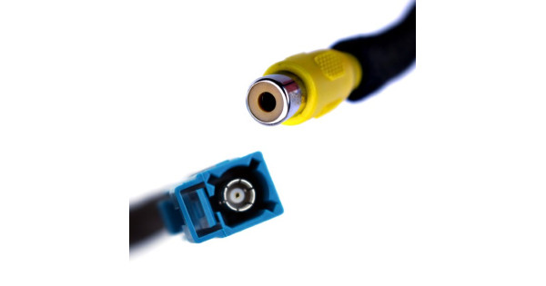 Fakra-RCA-Adapter für die Kamera am Originalmonitor | Vestys.de